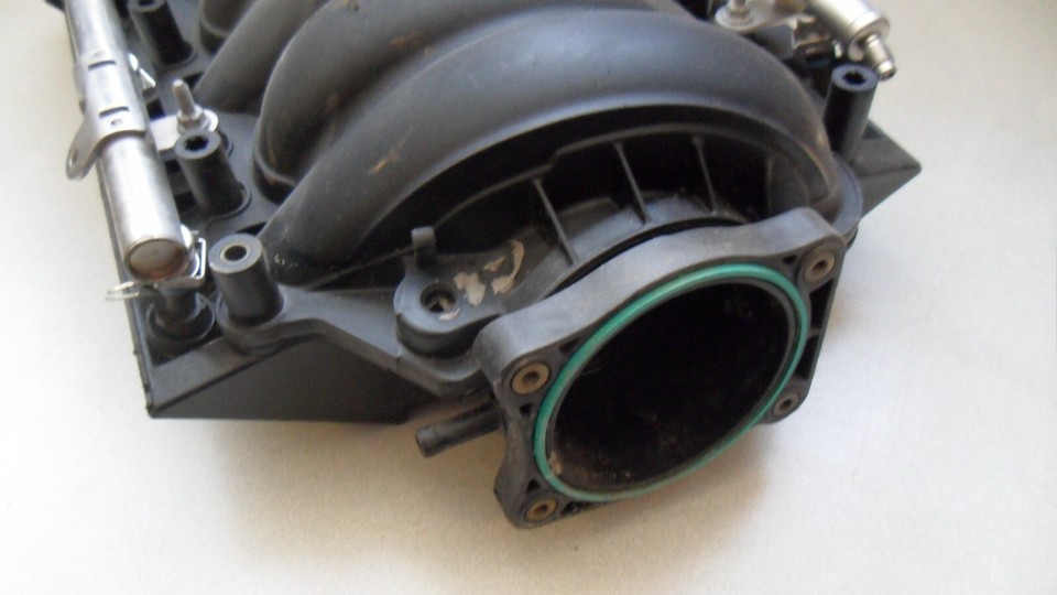 Chevy LS2 Intake Manifold Fuel Rail Bent Inlet Injector Damaged ...