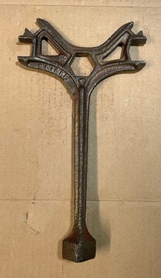 ANTIQUE IHC LOGO BUGGY, WAGON CAST IRON CUTOUT WRENCH – NUMBER P1599 | eBay