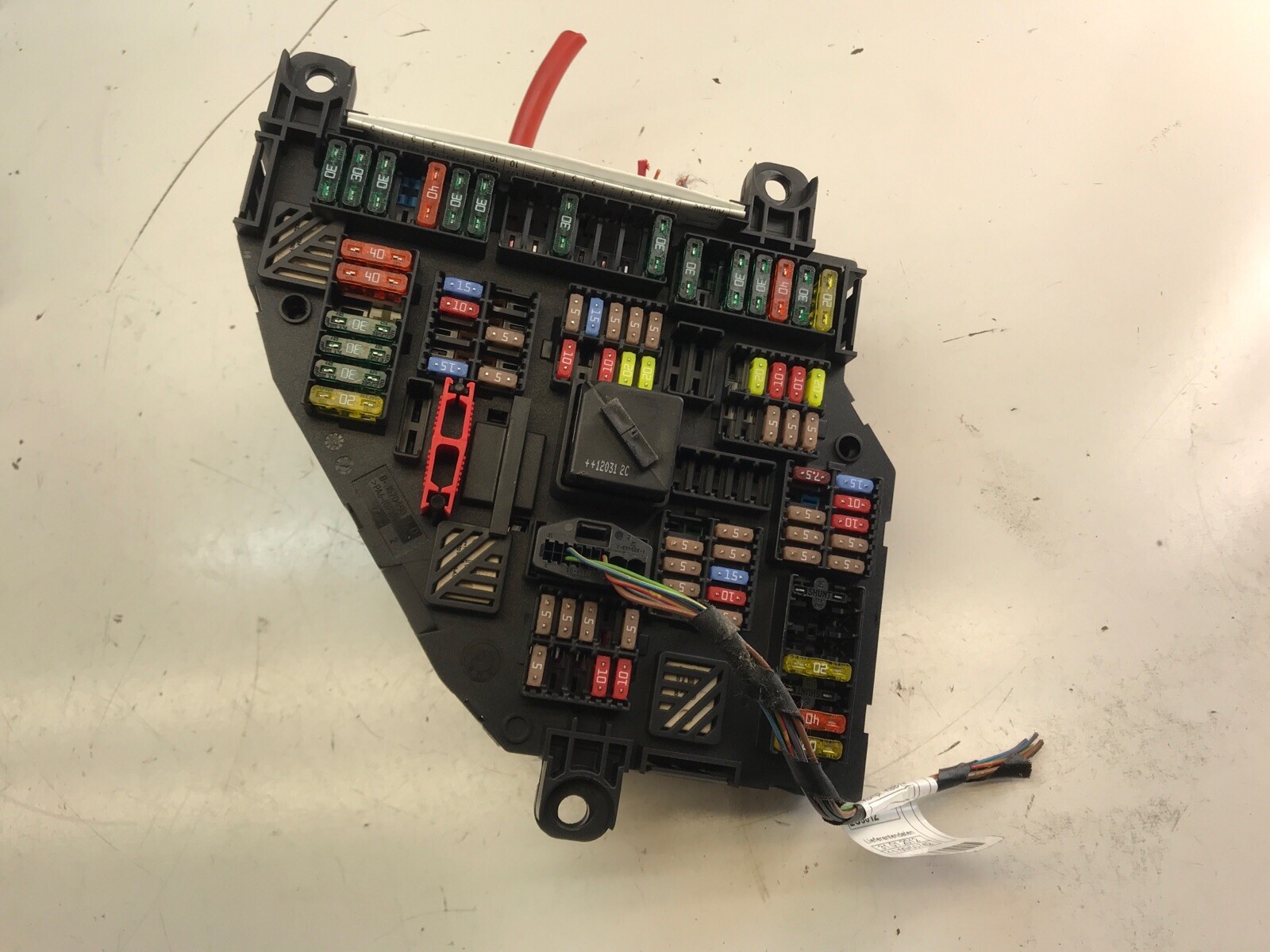 2012 BMW 528i F10 F12 F02 REAR TRUNK POWER DISTRIBUTION JUNCTION FUSE ...