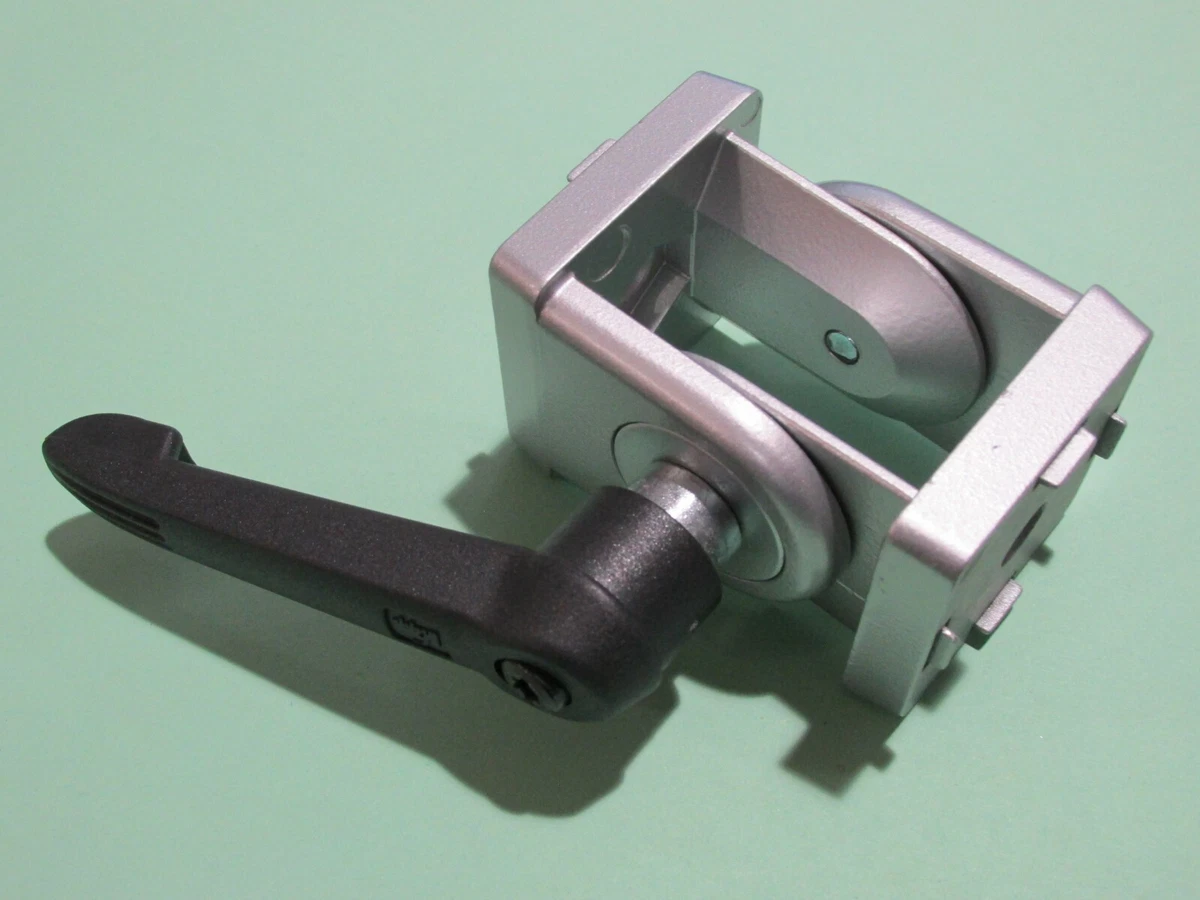 Hinge With Locking Lever