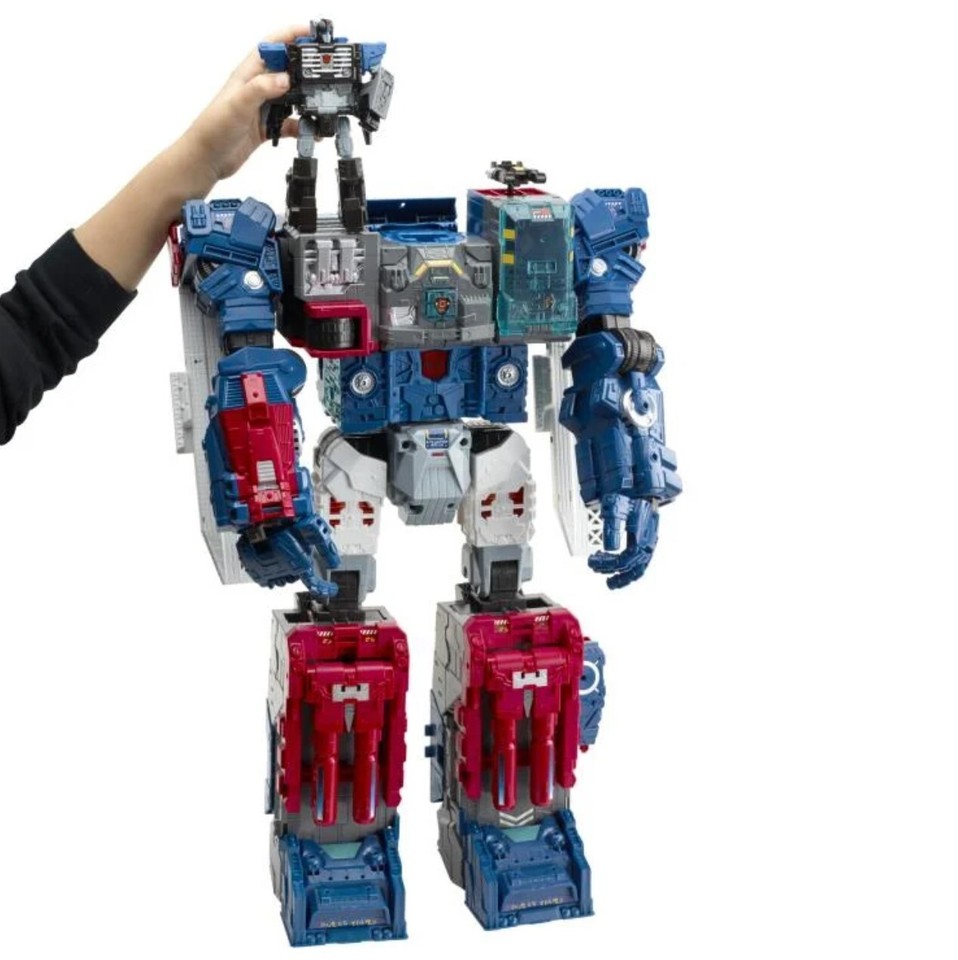 New Hasbro Transformers Titans Return Titan Class Fortress Maximus ...