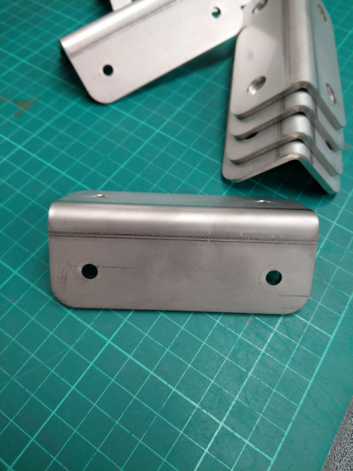 STEEL ANGLE IRON STAINLESS ALUMIMIUM PRE DRILLED 40 x 40 3mm, 100mm ...