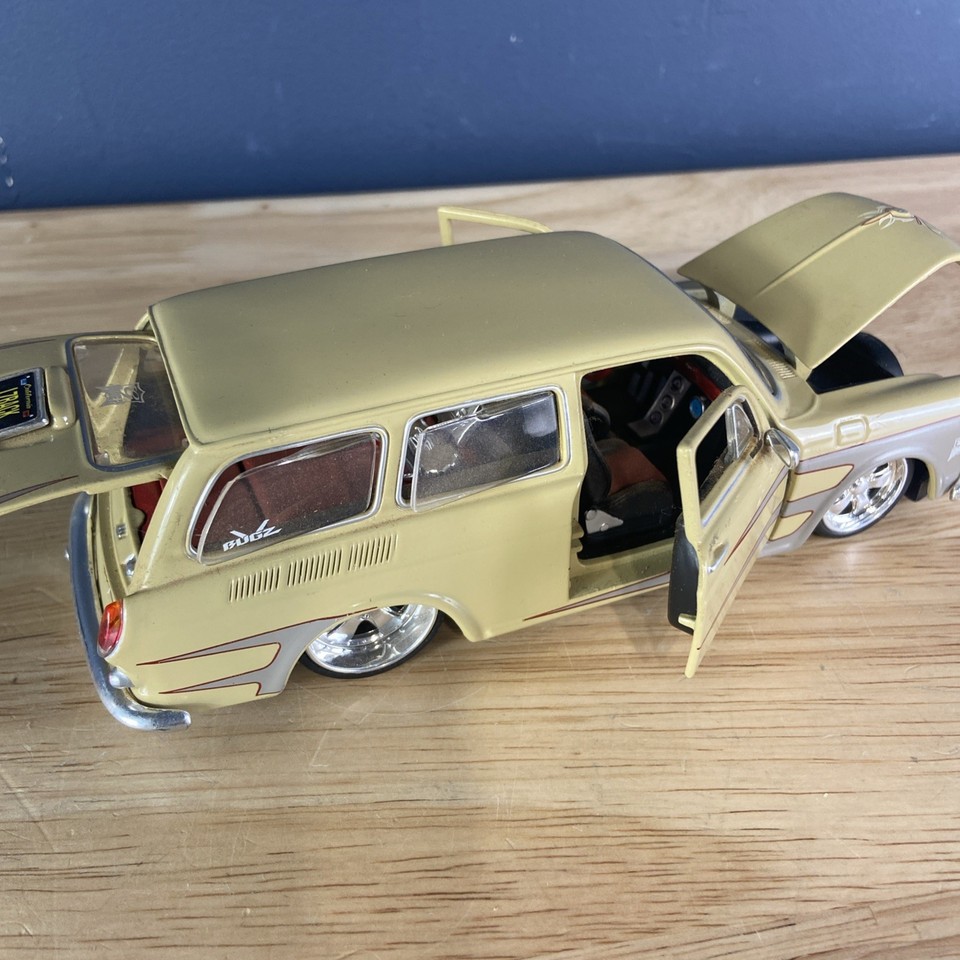 1:24 Maisto 67 1967 VW Volkswagen 1600 Squareback V Bugz Car VBugz Tan ...