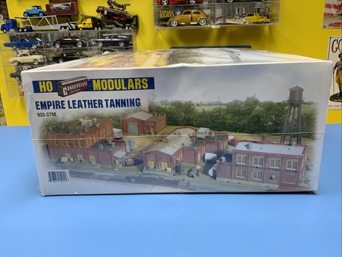 EMPIRE LEATHER TANNING WORKS - HO Scale - HUGE KIT WALTHERS 933-3798 ...