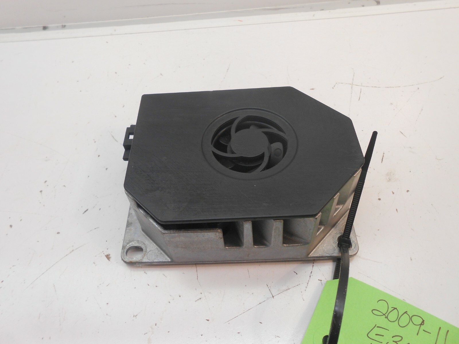 2009-11 MERCEDES E350,CLS550 HARMAN BECKER SUBWOOFER AMP OEM 2118705189 ...