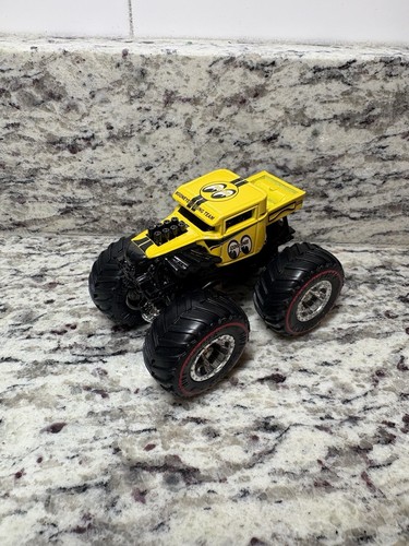 Hot Wheels Monster Trucks Bone Shaker Mooneyes Moon Yellow 4/5 ...
