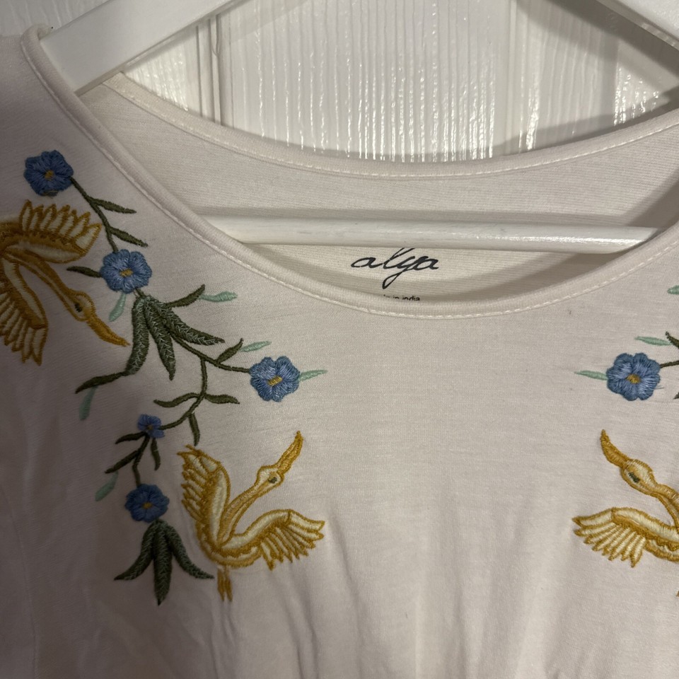 Alya Women's Medium White Front Knot Short Sleeve Embroider T-Shirt Top ...