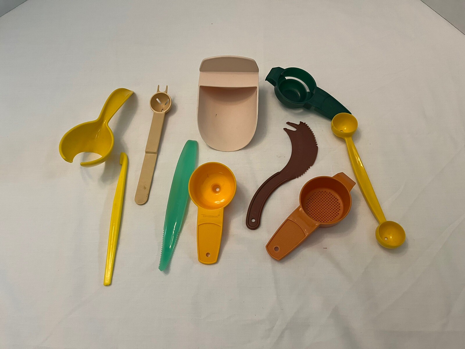 Vintage Tupperware Hostess Party Favors Gifts Giveaways Gadgets Lot of ...