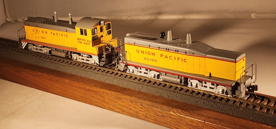 HO Life-Like Switcher #1946 and Athearn Switcher Slug D.S. 1870, both ...
