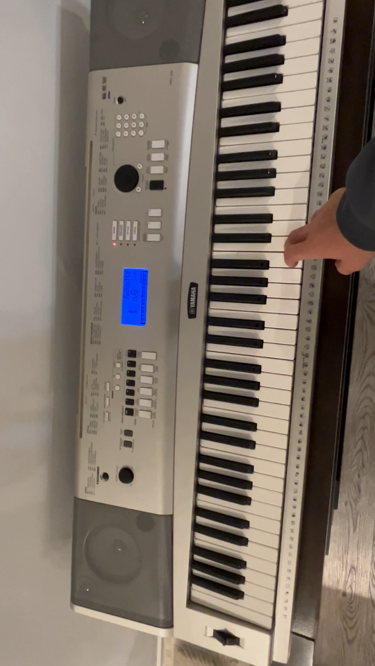 Yamaha YPG-235 76-Key Portable Grand Piano Electric Keyboard Tested ...