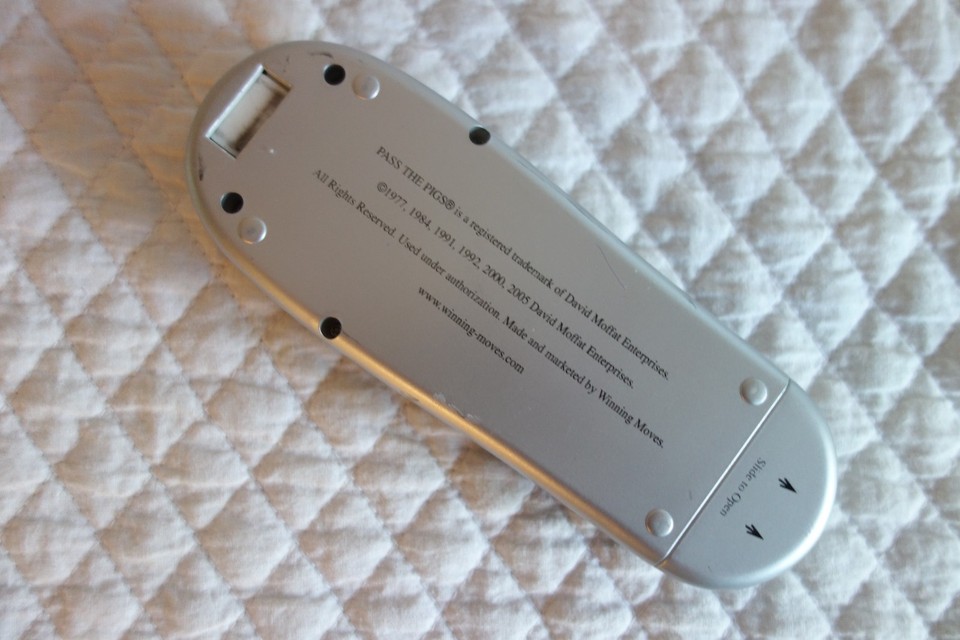 Vtg PASS THE PIGS Travel Pocket Game 2005 David Moffet Enterprises | eBay