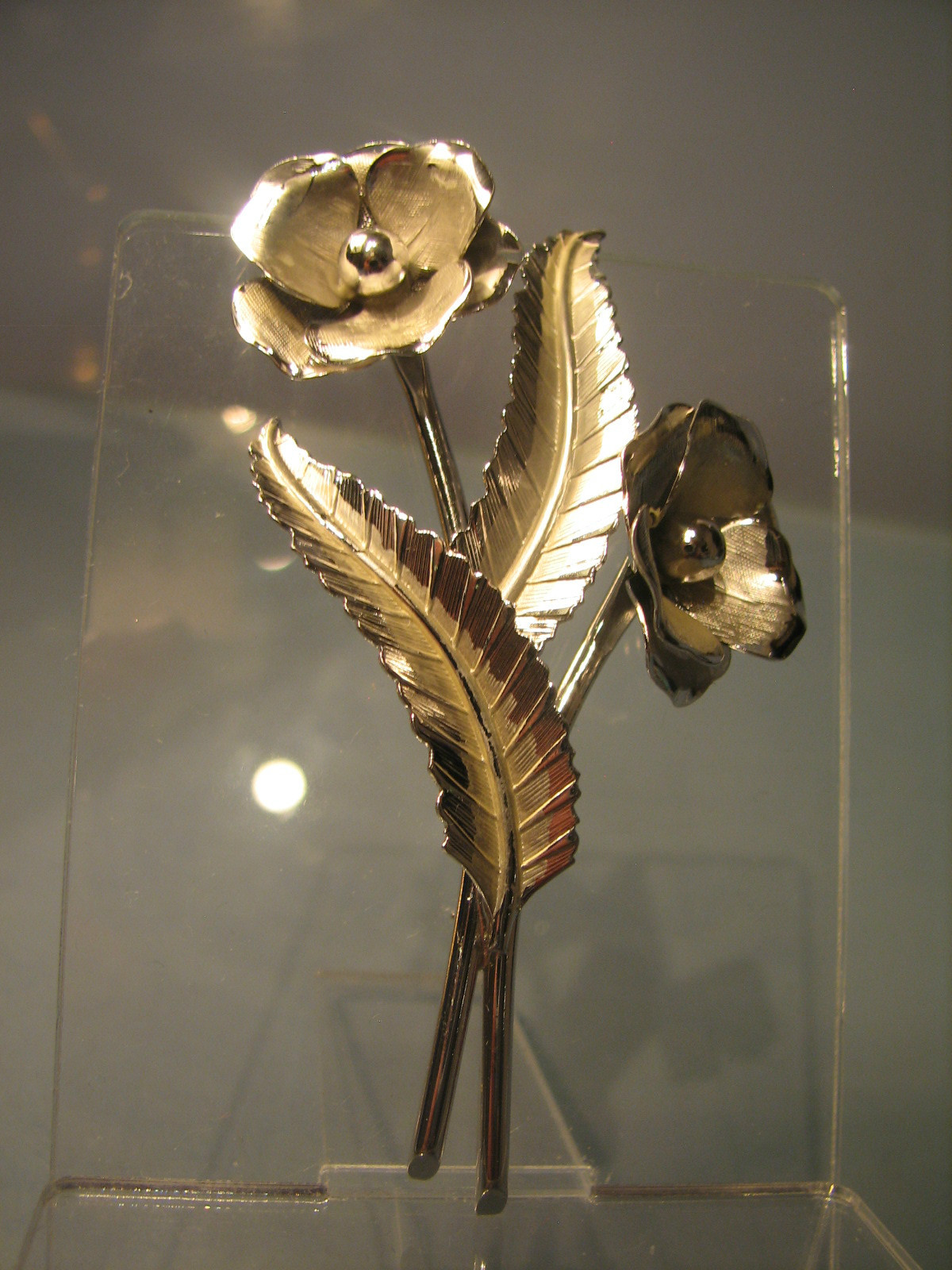 Coro shiny bright white metal flower brooch great d… - Gem