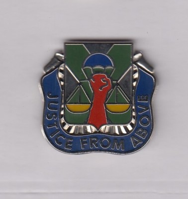 US ARMY 10th MILITARY POLICE BN CID AIRBORNE MP crest DUI badge c/b D ...