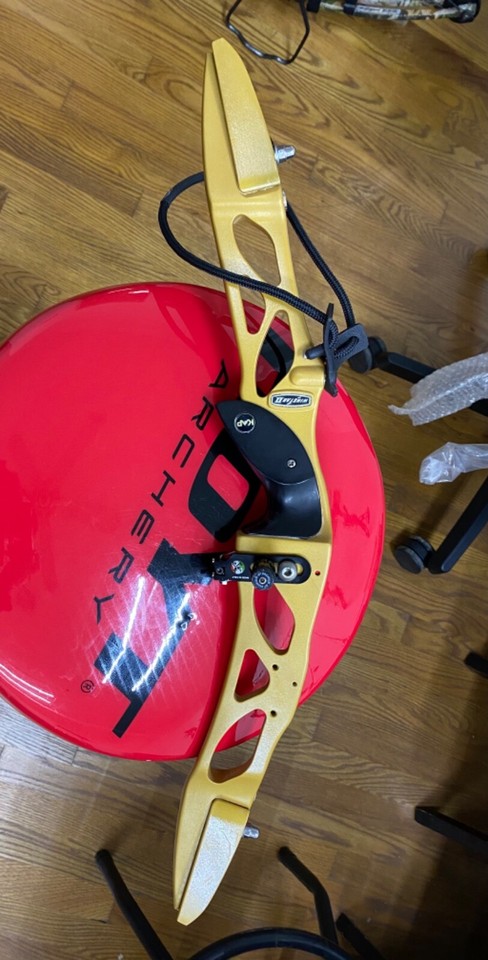 Win and Win winstar II recurve riser with Hoyt 900 CX carbon X-Foam ...
