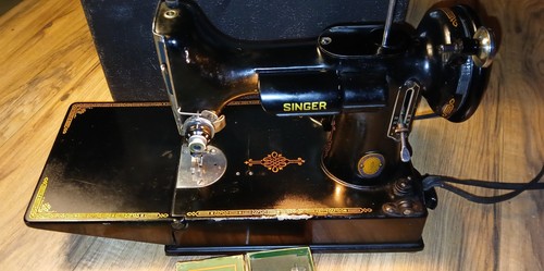 Vintage Singer Featherweight 221 Sewing Machine Serial Number AK604338 ...