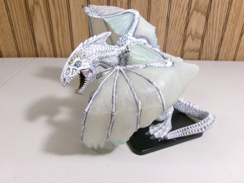 =Dungeons and Dragons ICINGDEATH, Gargantuan White Dragon LE 3/3 Figure ...