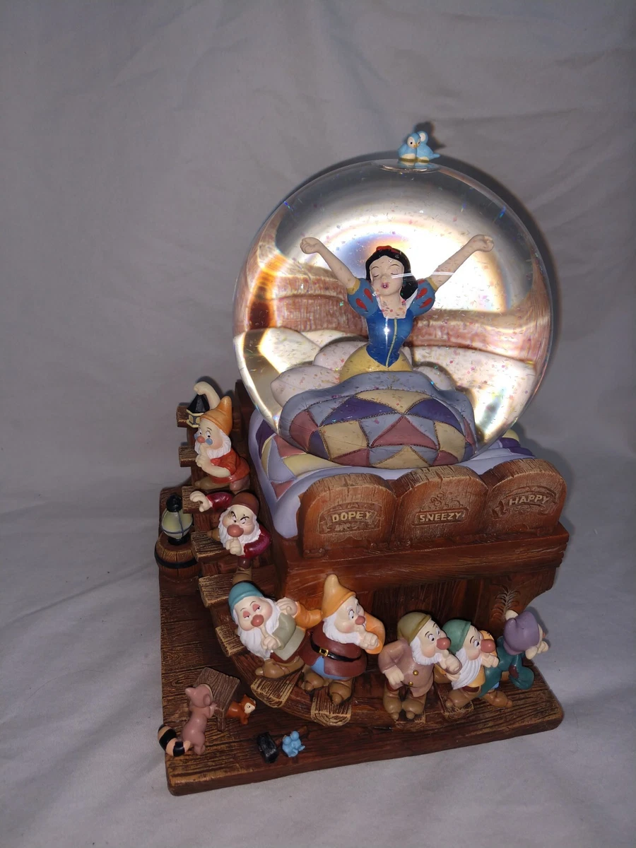 Snow White And The Seven Dwarfs Sleeping