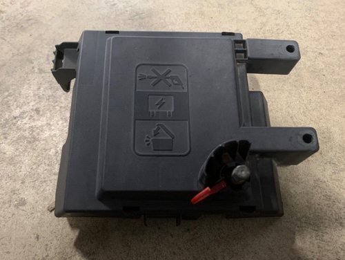 2019 Chevy Silverado 6.6 Duramax Battery Distribution Fuse Block ...