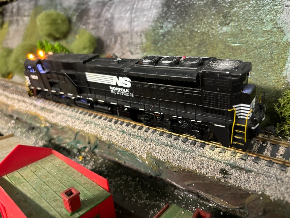 ATHEARN HO NORFOLK SOUTHERN EMD SD 80 MAC DCC SOUND ENGINE W/ LED ...