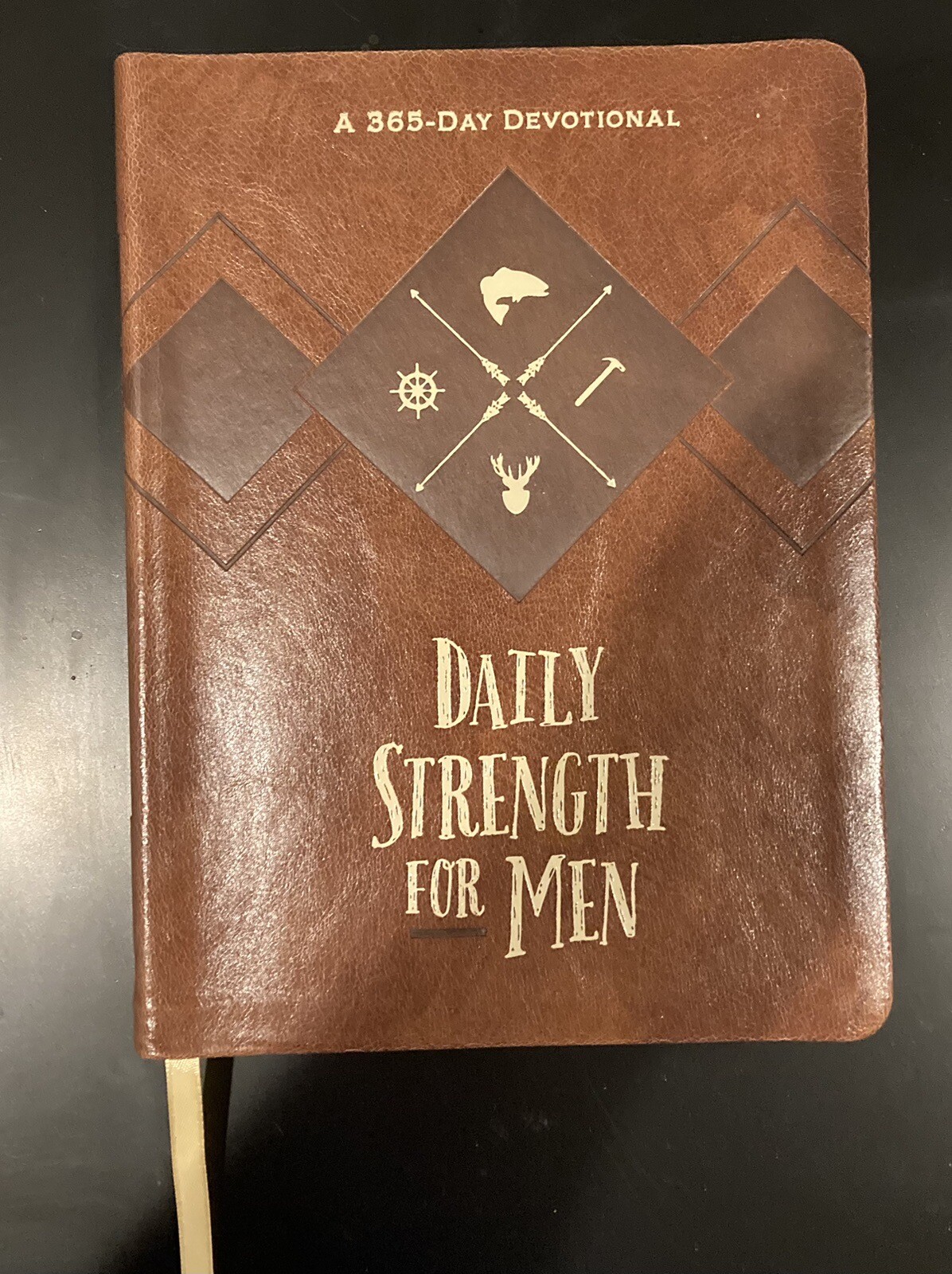 Daily Strength for Men : A 365-Day Devotional by Chris Bolinger (2018 ...