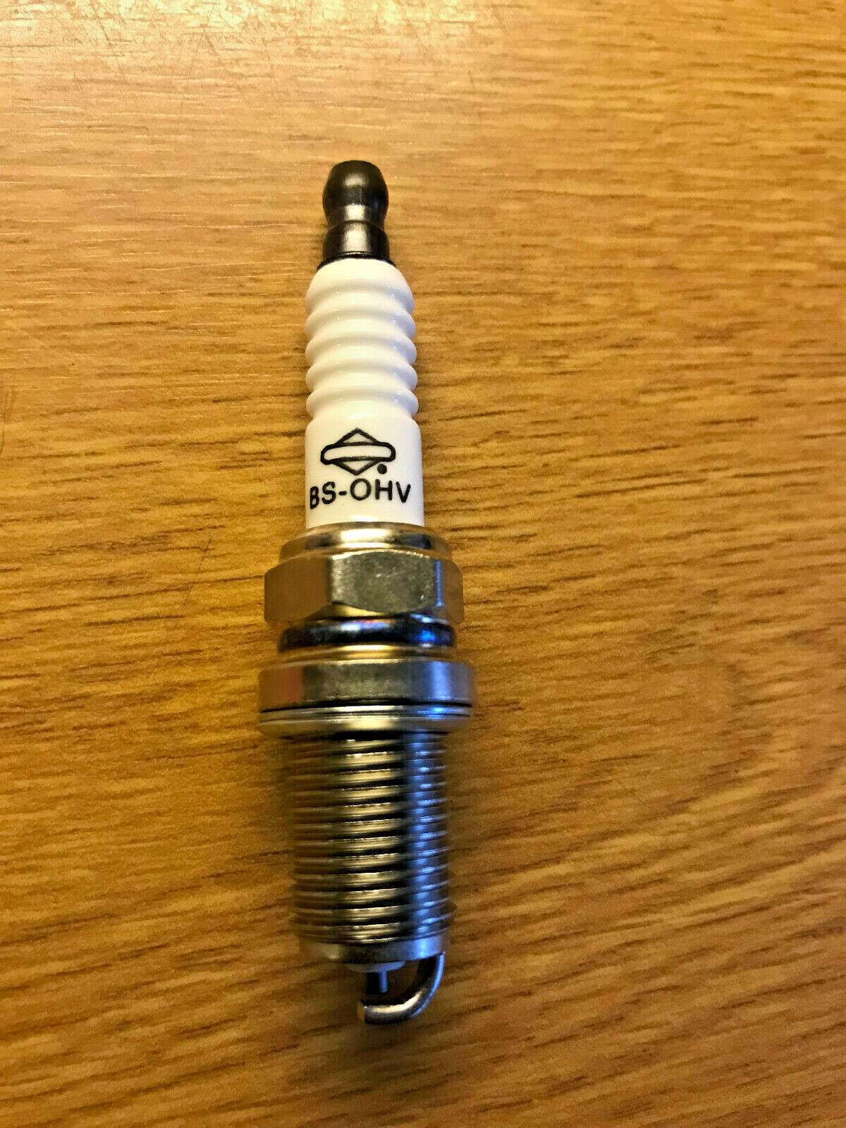 Briggs and Stratton Spark Plug BS-OHV (992304) Suits Intek DOV Pro & E ...