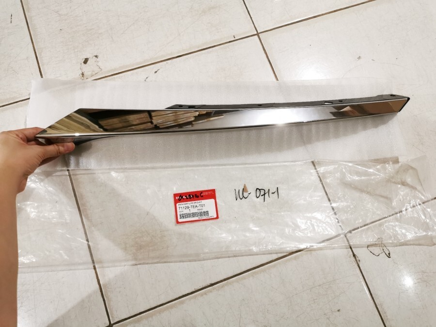 Genuine 2018-2020 Honda Civic FC Right Front Headlight Chrome Trim ...