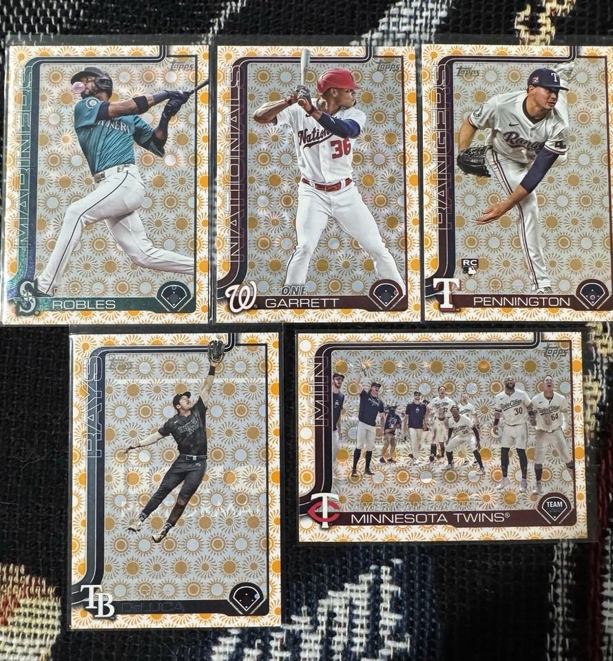 2025 Topps Series 2 Holiday Sun Robles,Garrett,Pennington, Deluca ...