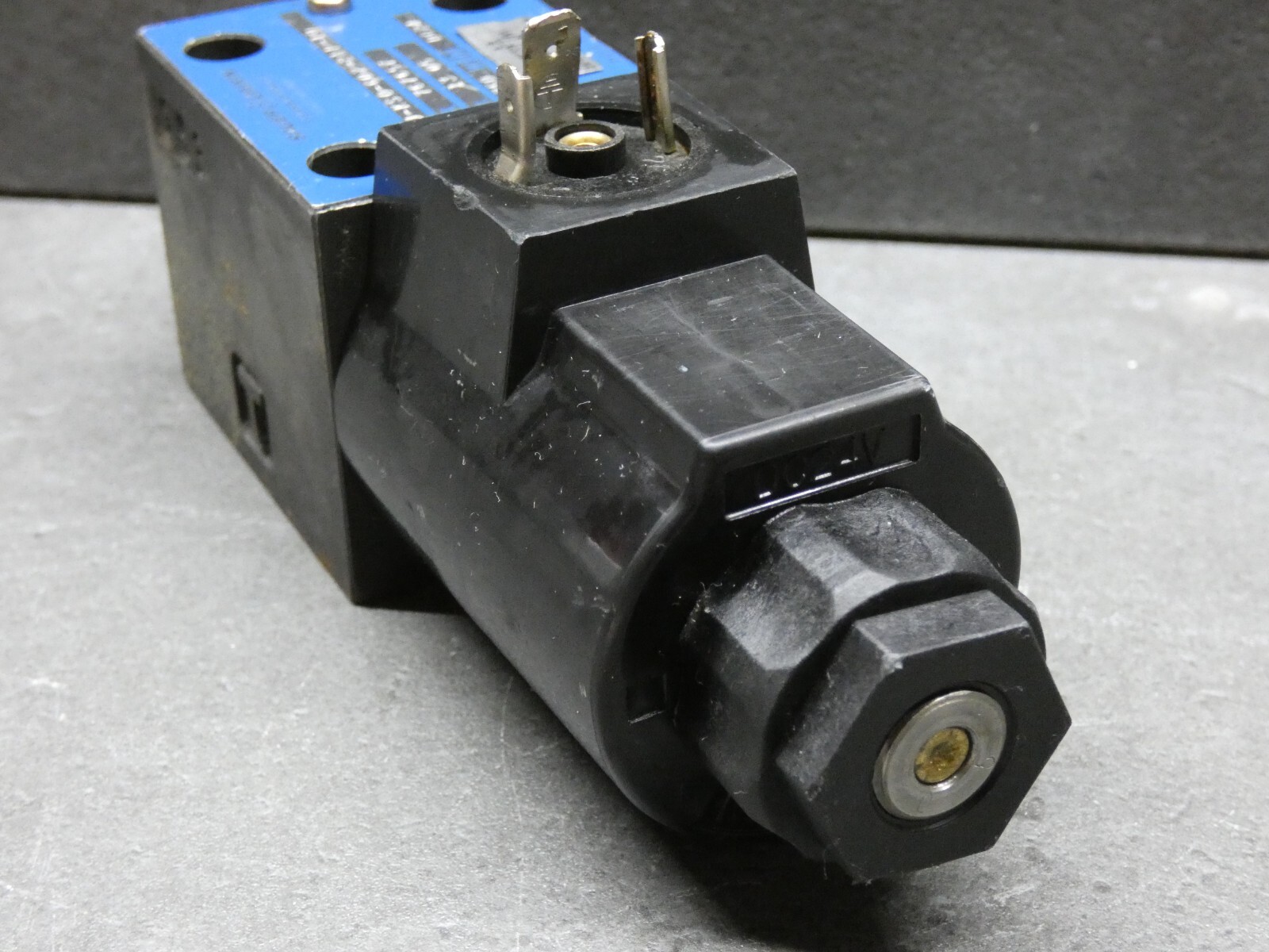 Sauer Daikin J-KS0-G02-2AP-10 Ventil Hydraulikblock Wegeventil 350 BAR ...