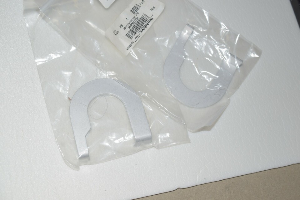 WATERS P/N:400000848 ~ Clip, Column RET AIner (2/pk) #207436-AC5 | eBay