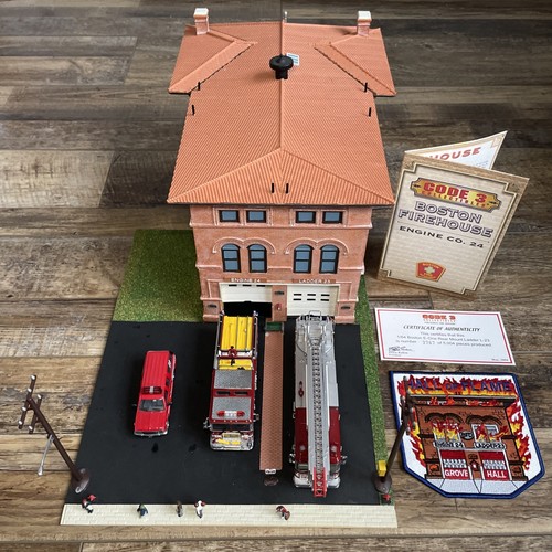 Code 3 Boston Engine Co. 24 Firehouse 13105, Pumper #24, Ladder #23 ...
