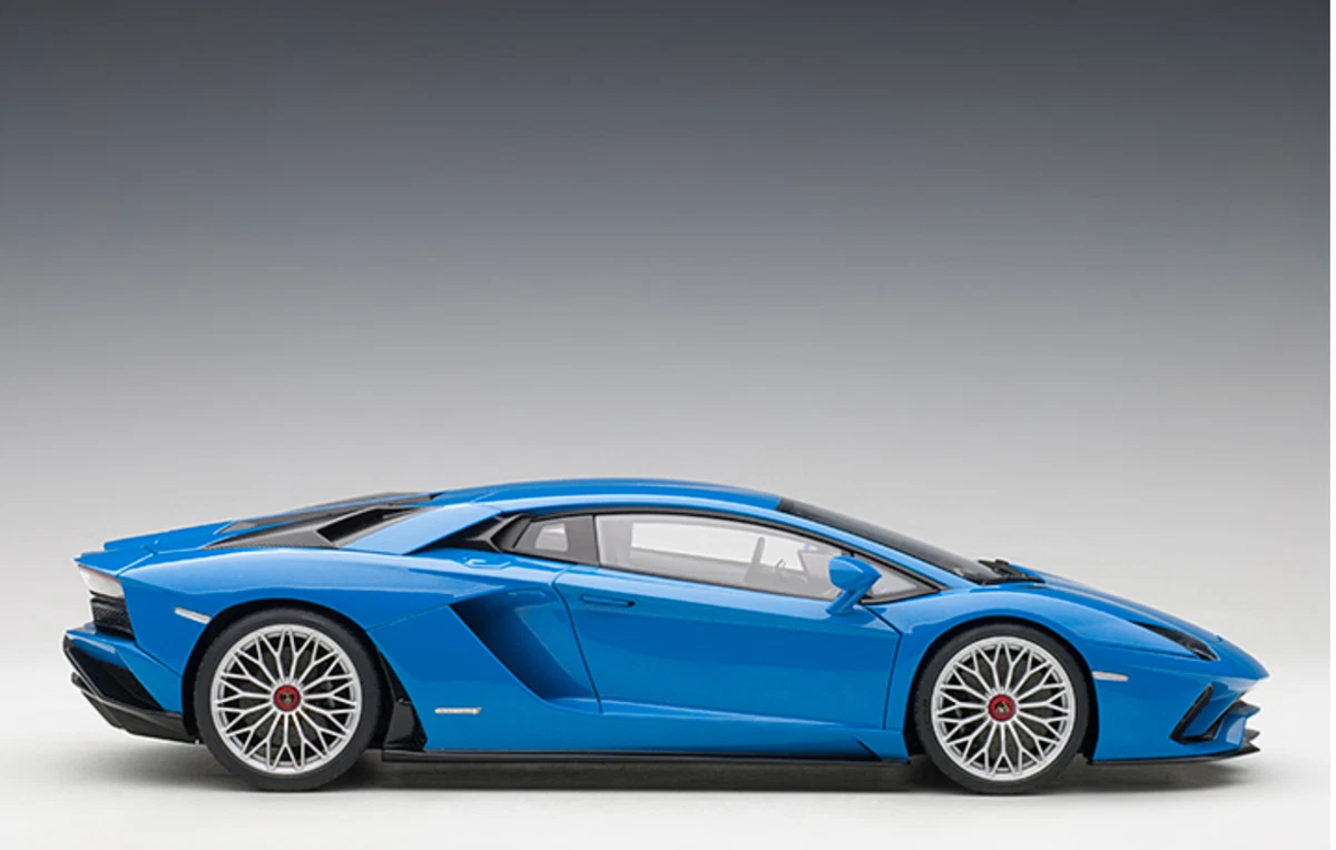 Lamborghini Aventador Side View Blue