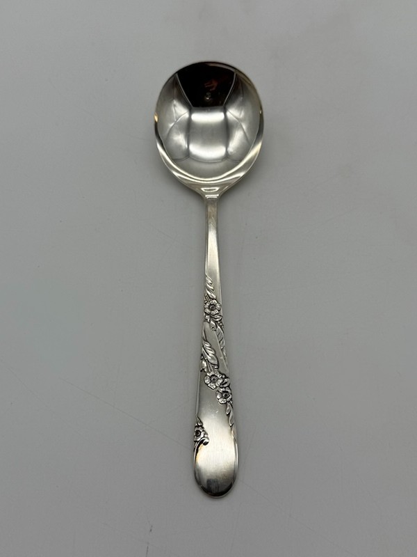 Set of 4 Oneida Community Silver Plate Bridal Wreath Round Soup Spoons ...