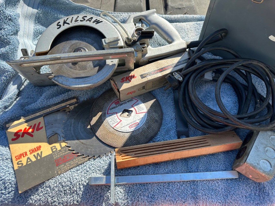 Vintage Skilsaw Model 367 in Original Metal Case and 4 BLADES! | eBay