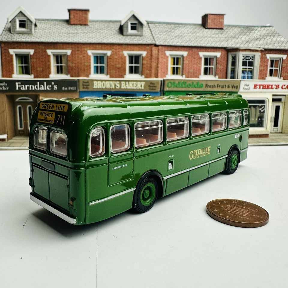 EFE 1:76 OO Railway Scale Bristol LS 711 Greenline Reigate Coach Bus ...