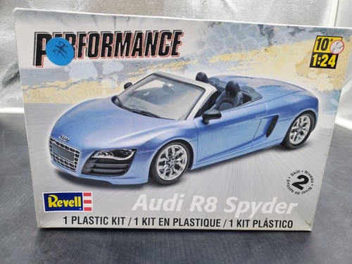 Rare REVELL 2011 AUDI R8 SPYDER 1:24 Car Model Kit 85-4940 -open no ...