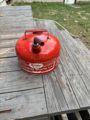 VTG METAL VENTED GAS CAN EAGLE 2.5 GALLON GASOLINE OLD STYLE W SPOUT SP ...