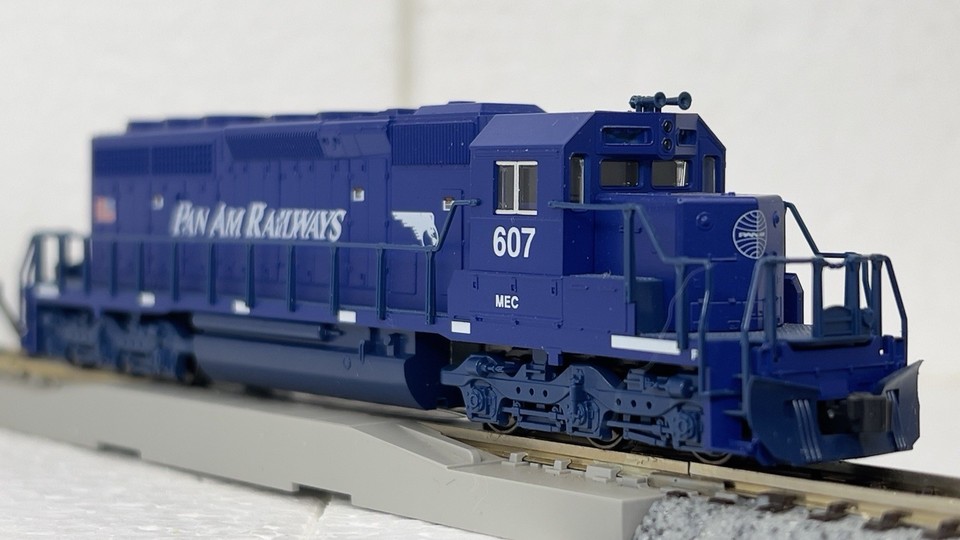 KATO N Scale SD40-2 Diesel Locomotive Early With Dynamic Brake Pan Am ...