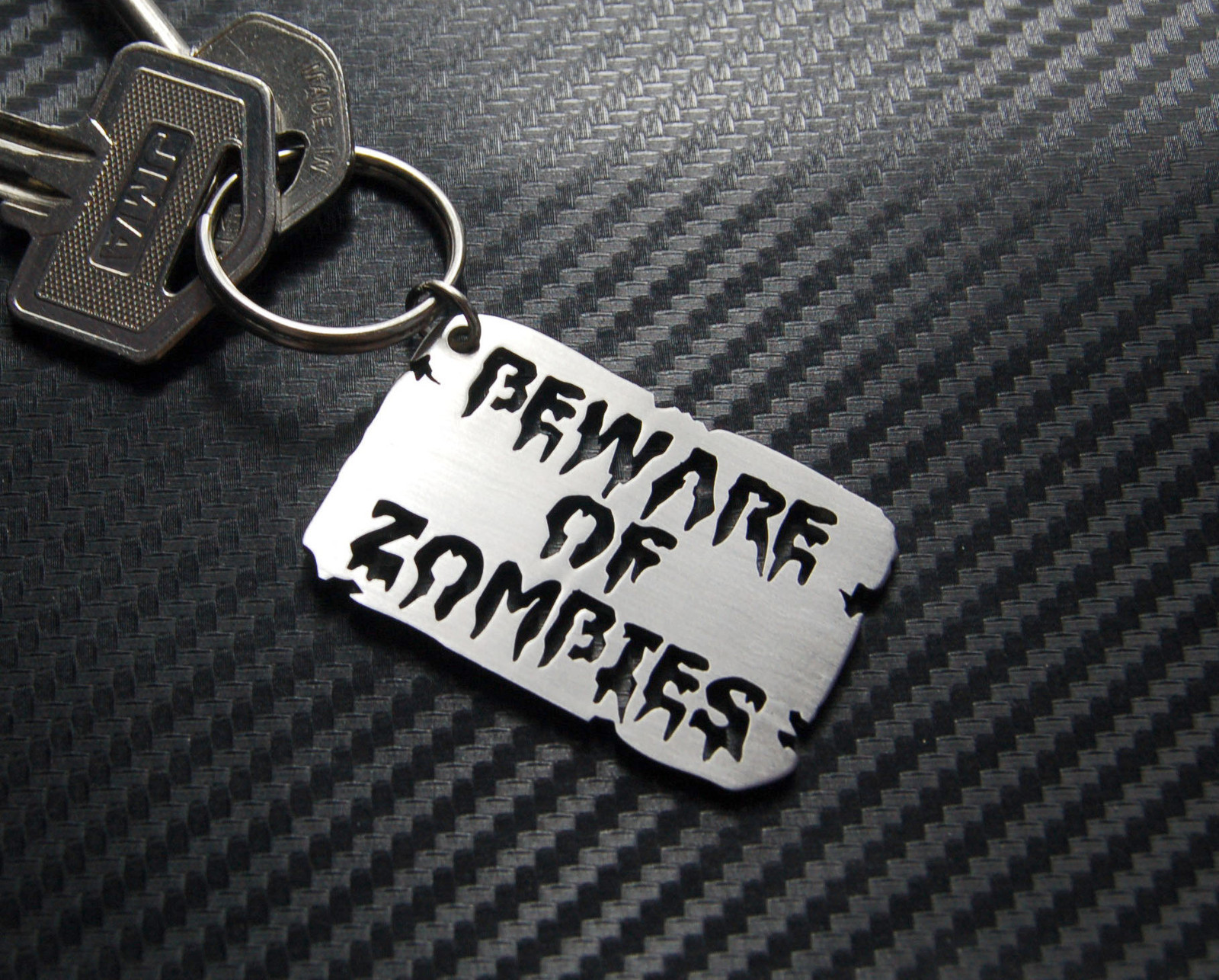 BEWARE OF ZOMBIES Undead Horror Walking Dead Keyring Keychain Key Fob ...