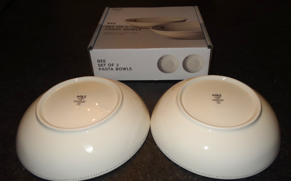 2 x MARKS & SPENCER BRAND NEW BEE PASTA BOWLS SET IN BOX BNIB BEES ...