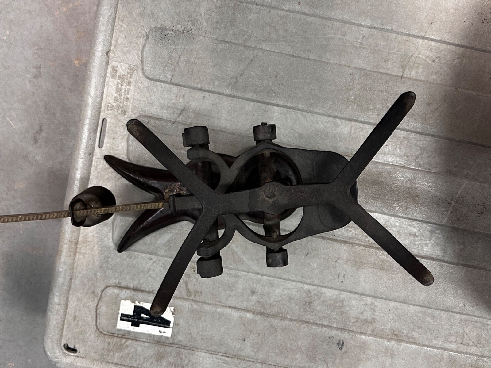 VTG FAIRBANKS SCALES CAST IRON FISHTAIL SCALE W/WEIGHTS MODEL HTA1A ...