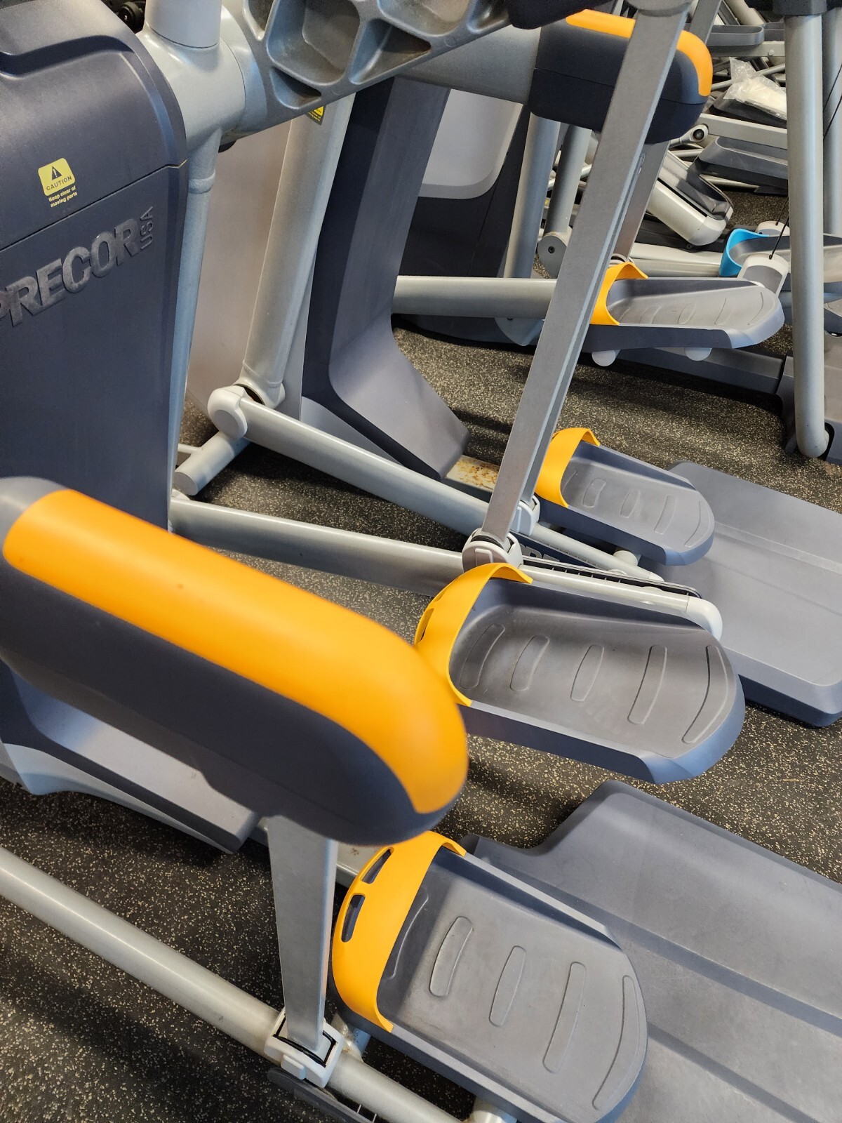 Precor AMT 100i Experience Series Adaptive Motion - Cross-trainer ...