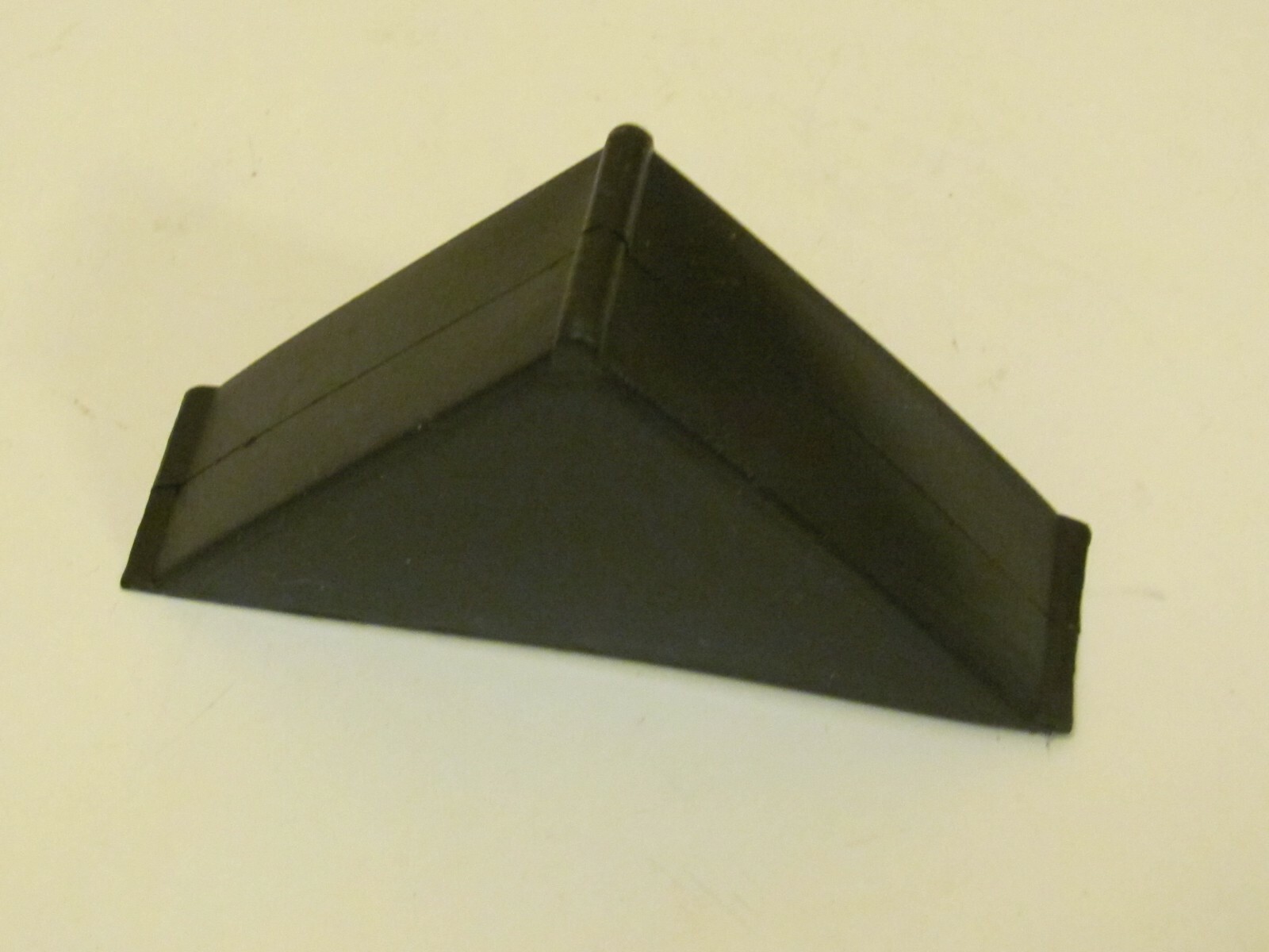Pack of 100 - BLACK PLASTIC CORNER PROTECTORS 6cm x 6cm x 22mm | eBay UK