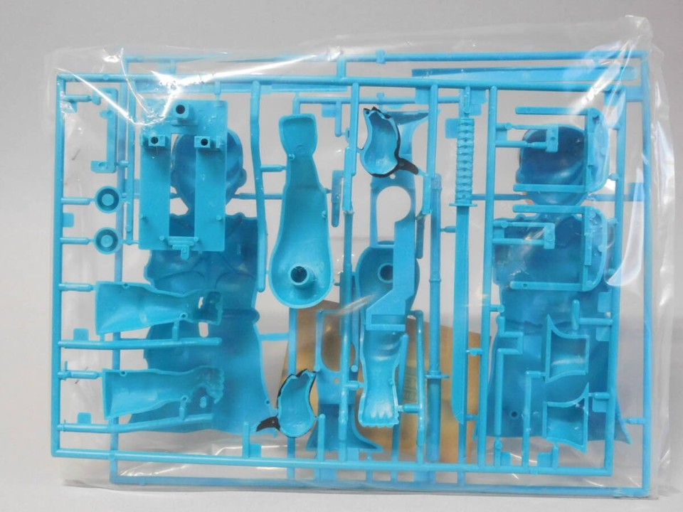 Unassembled Aoshima Akado Suzu no Suke plastic model (wind up walking ...