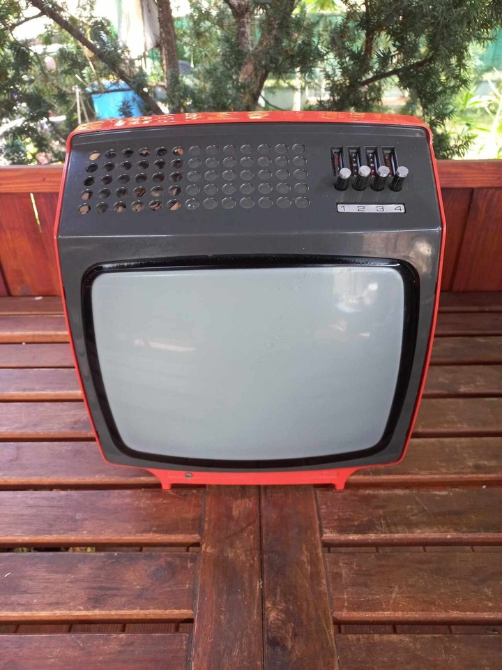 Vintage Space Age Hungarian mini color TV Videoton TC 1610 in rare ...