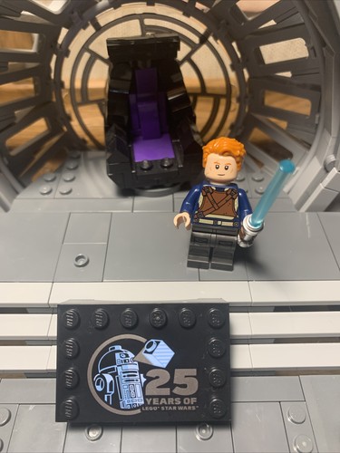 LEGO Star Wars Cal Kestis Minifigure with 25th Anniversary Stand 75394 ...
