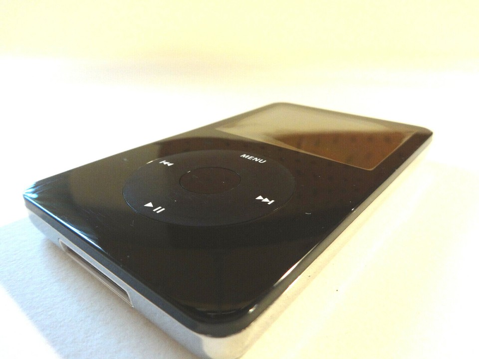 APPLE iPOD CLASSIC 5.5 GEN. BLACK 30GB...WOLFSON CHIP...NEW BATTERY ...