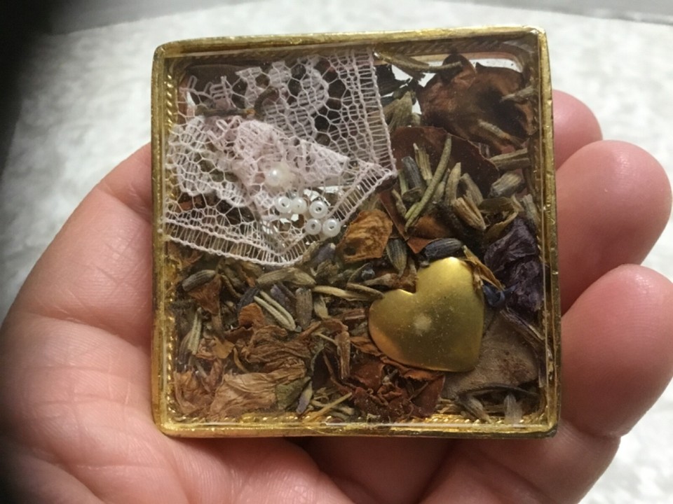 Vintage Victorian Dried Flowers, Seed Pearls, Lace & Heart Shadow Box ...
