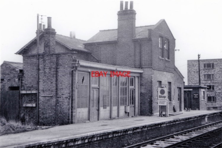 PHOTO Long Stanton RAILWAY STATION 1973 LOOKING TO CAMBRIDGE | eBay UK