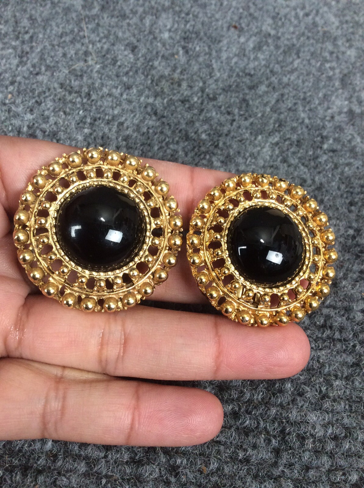 Stunning vintage Escada black stone gold tone clip ea… - Gem