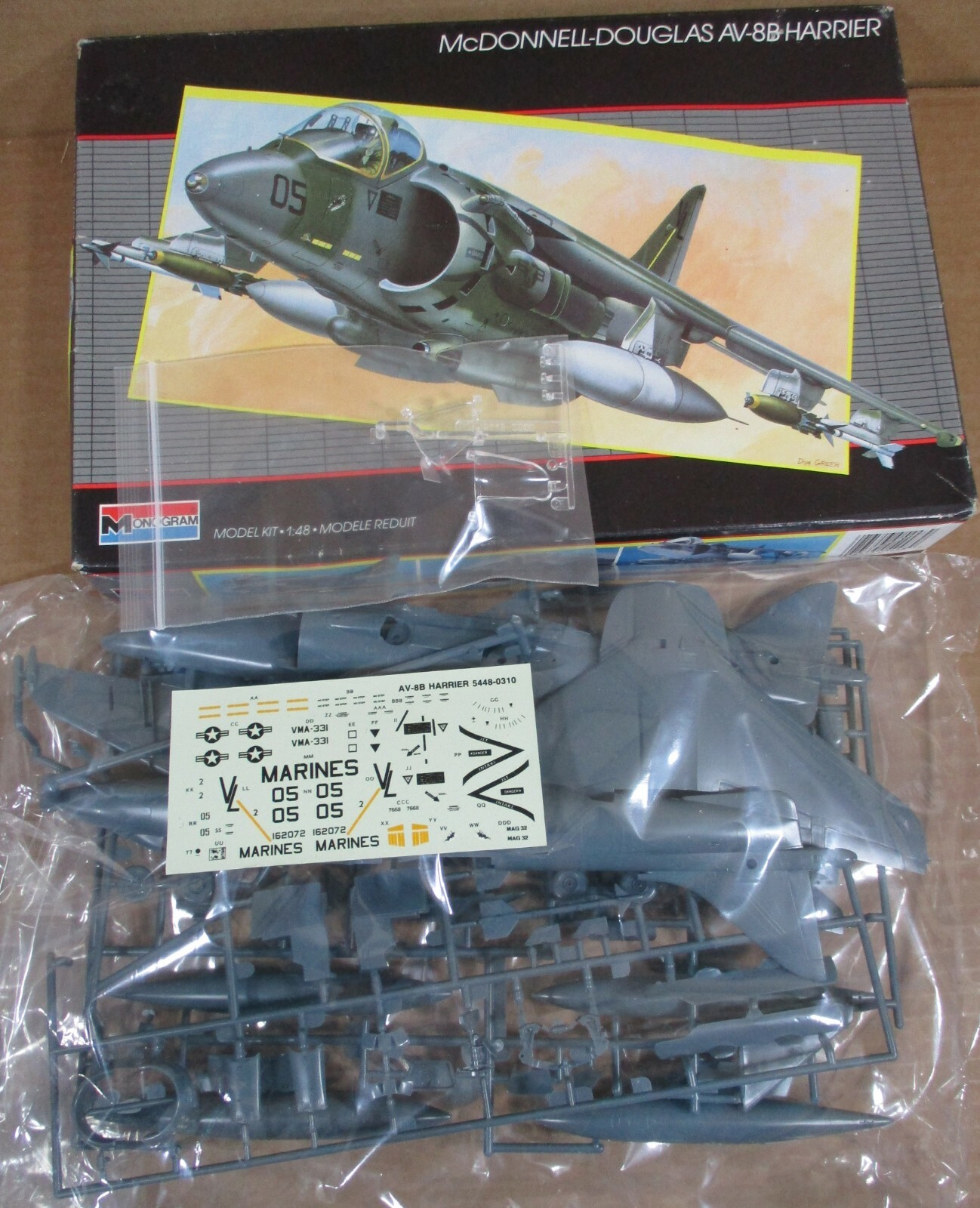 Monogram McDonnell-Douglas AV-8V Harrier Aircraft Model Kit Die-Cast 1: ...